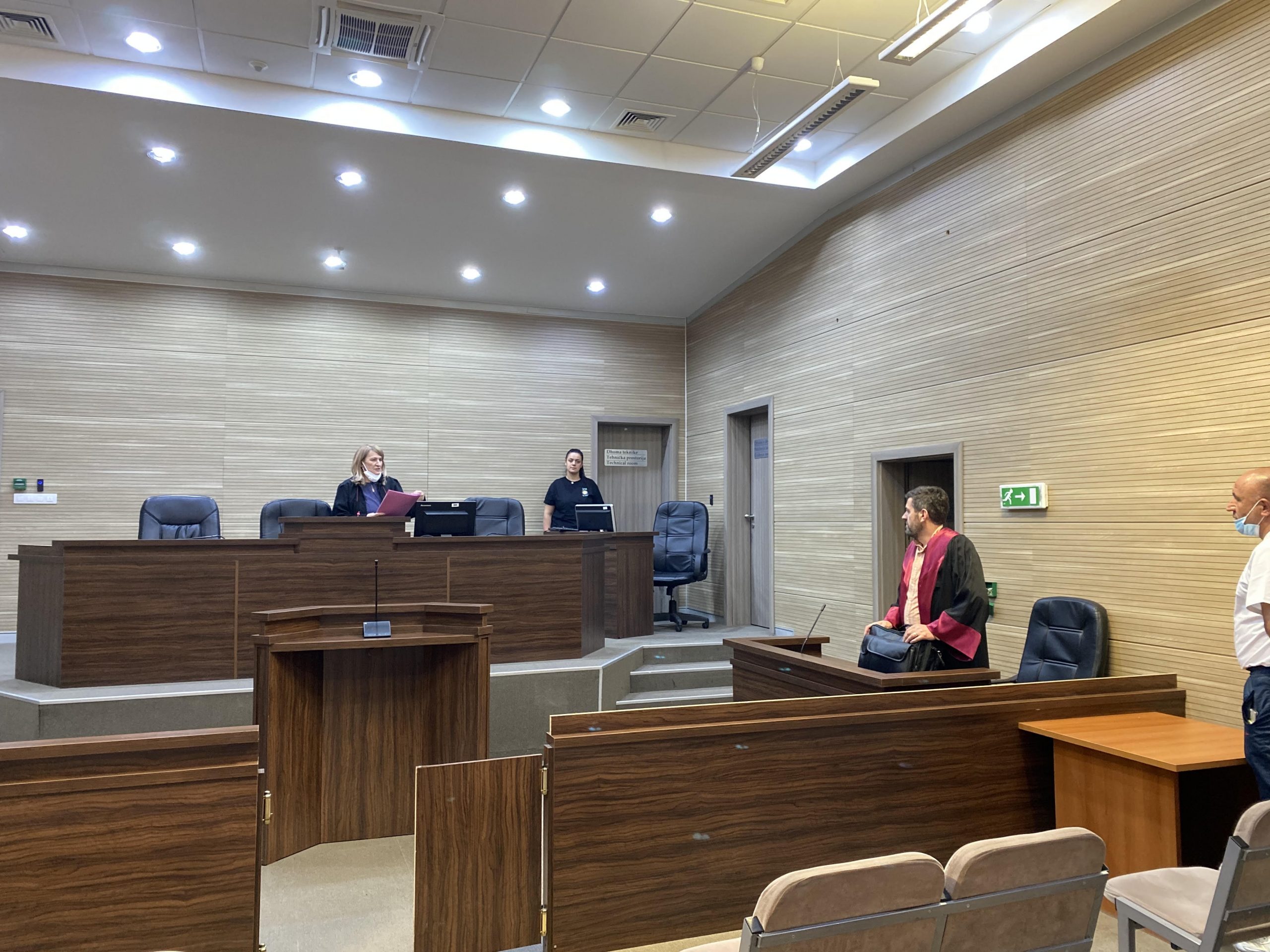 Bashkim Mulolli dënohet me 500 euro, pranon se pa leje kishte një ...