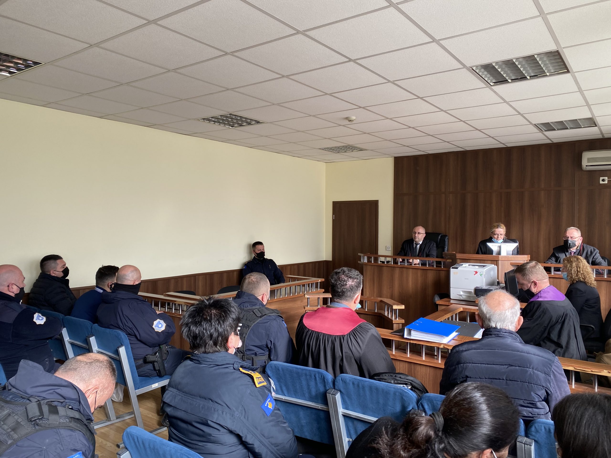 Gjykata e dënon edhe me 250 euro mbrojtësin e të akuzuarit Shaban Gogaj ...