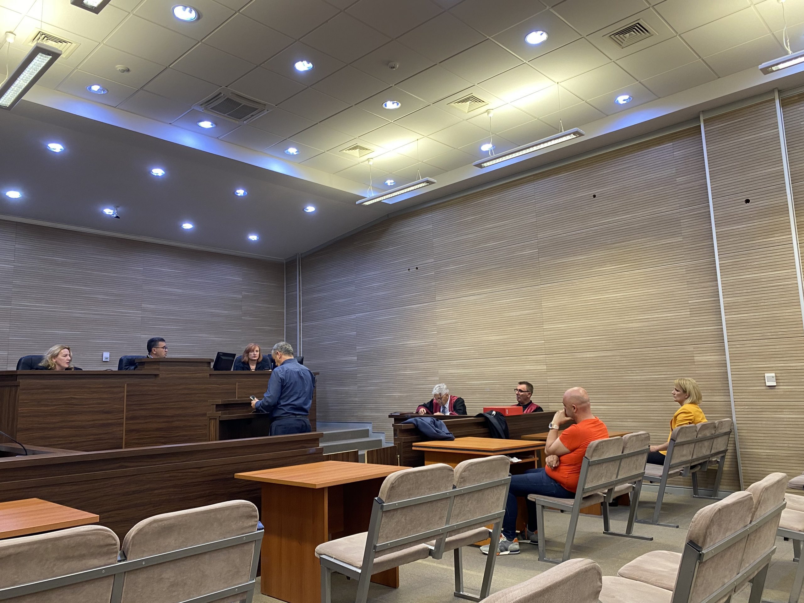 Zyrtari i AKPPM-së mohon t’i ketë tërhequr 18 mijë e 200 euro në emër ...