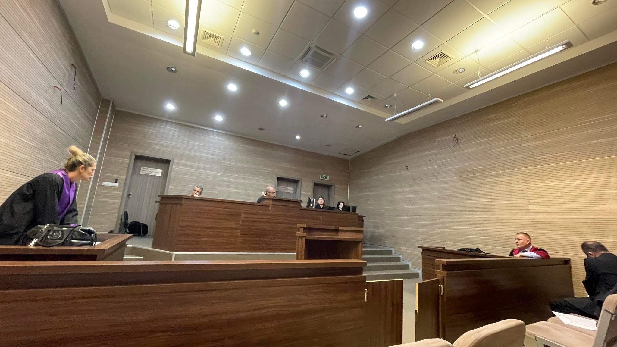Prokuroria prezanton dokumentet e gjendjes civile, i akuzuari kërkon të ...