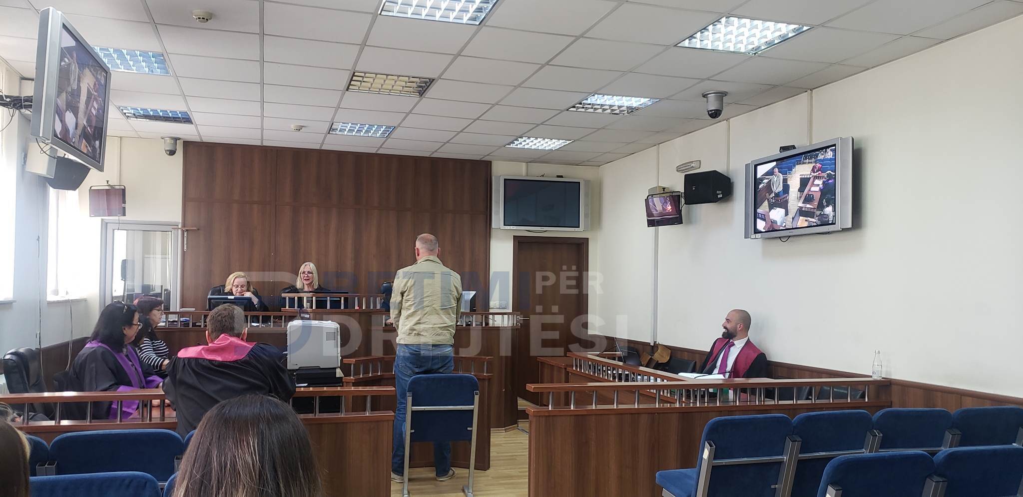 Ish-drejtori i Administratës në Prizren i akuzuar për korrupsion thotë ... Ish-drejtori i Administratës në Prizren i akuzuar për korrupsion thotë ...