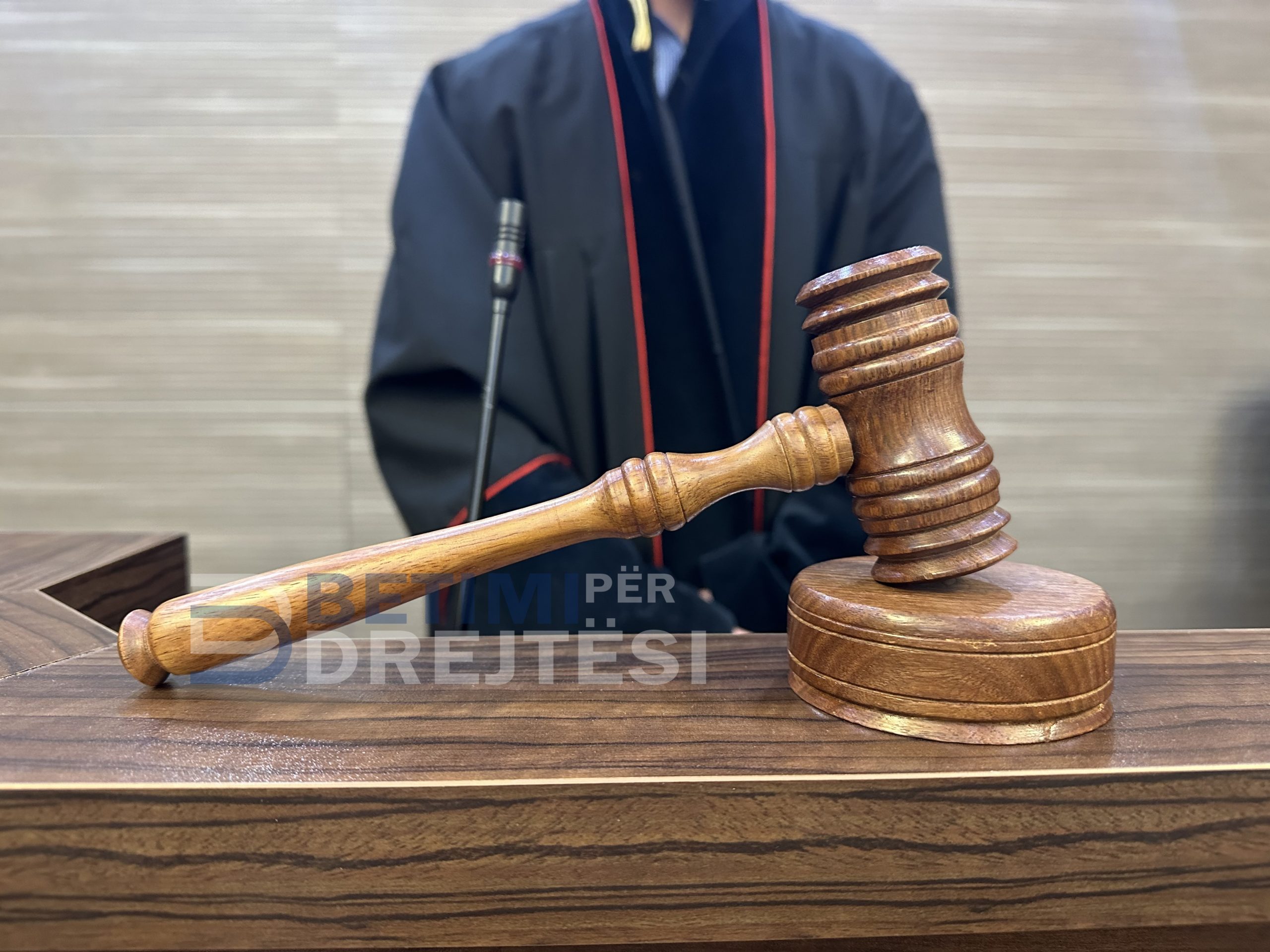 Hudhet poshtë si e palejuar padia për shpifje dhe fyerje e Rexhep ...