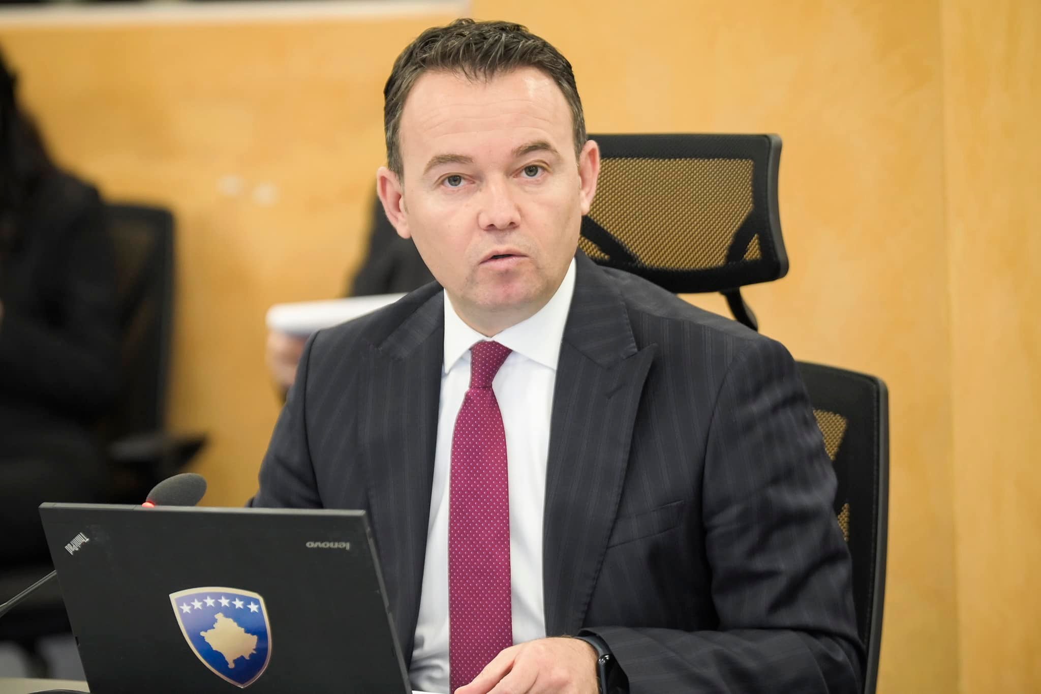 U intervistua si i dyshuar, ministri Peci lirohet në procedurë të ...