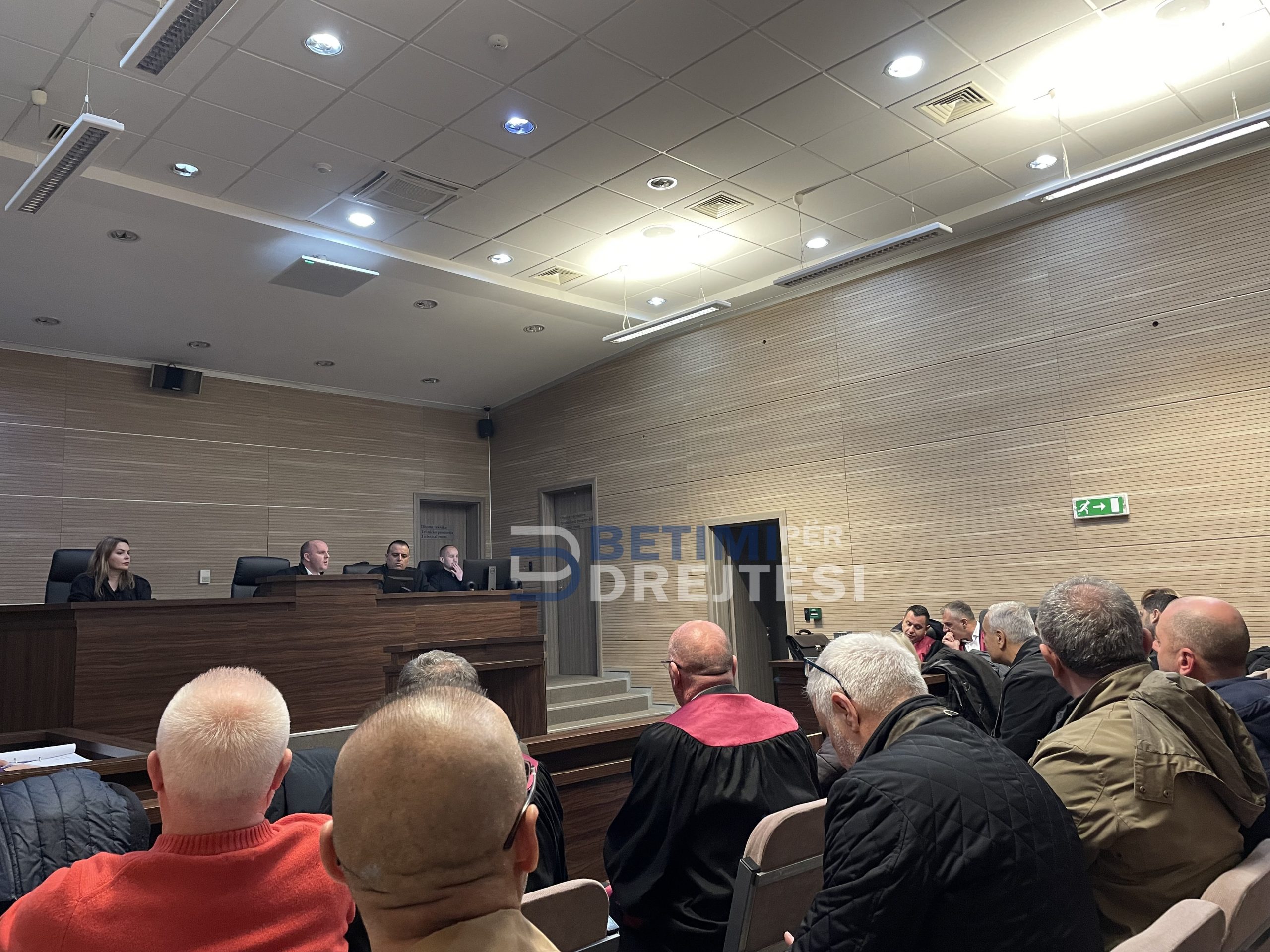 Gjykatësi refuzon t'ia japë fjalën avokatit kur po caktohej seanca e ...