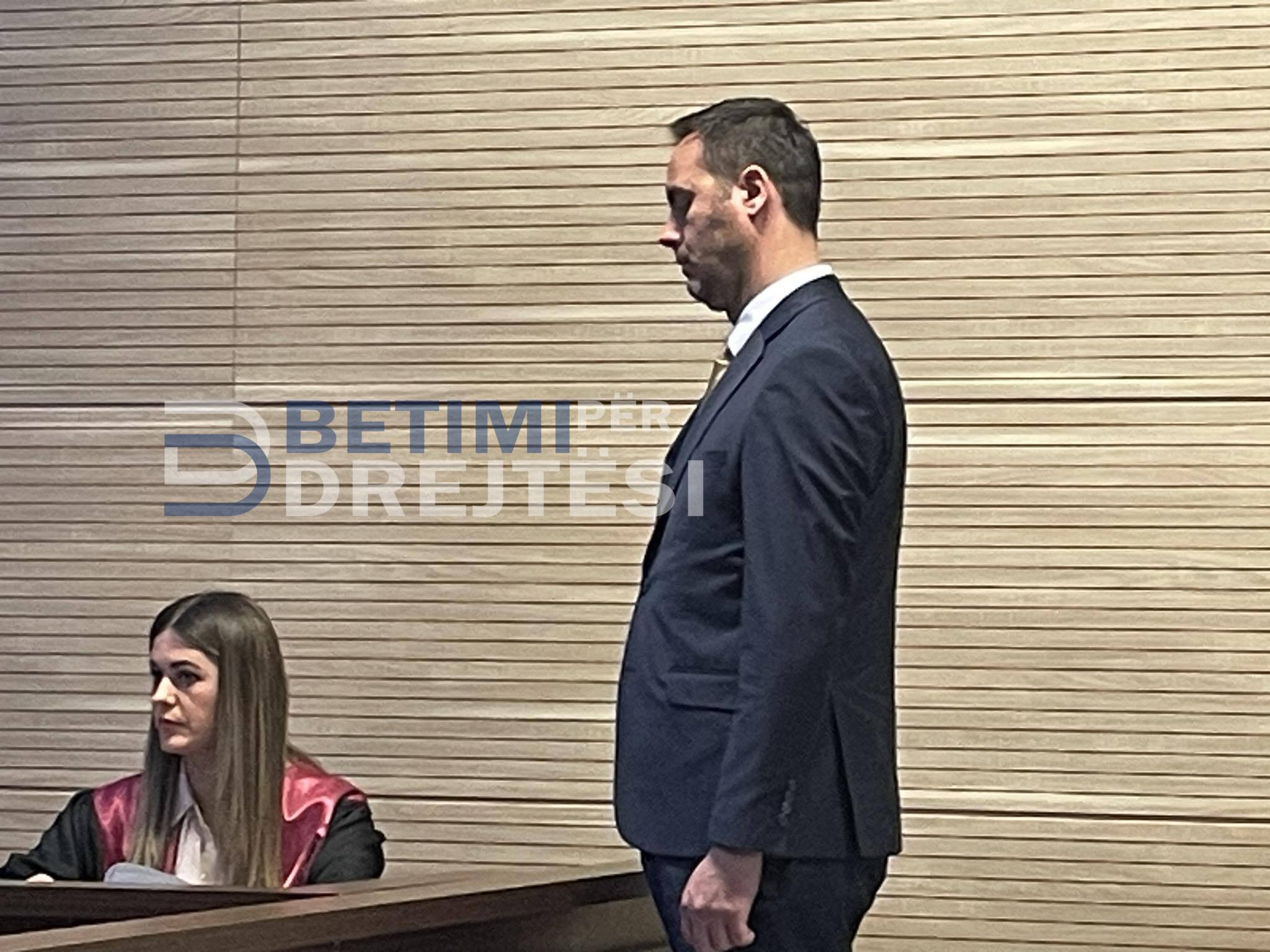 Hedhja e gazit lotsjellës në Kuvend, Konjufca mbrohet në heshtje ...