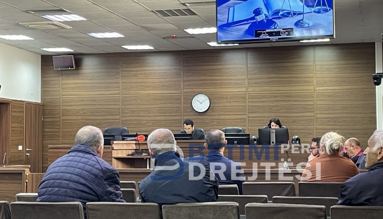 Mungon njëri i akuzuar, dështon të nis gjykimi për korrupsion ndaj dy ...