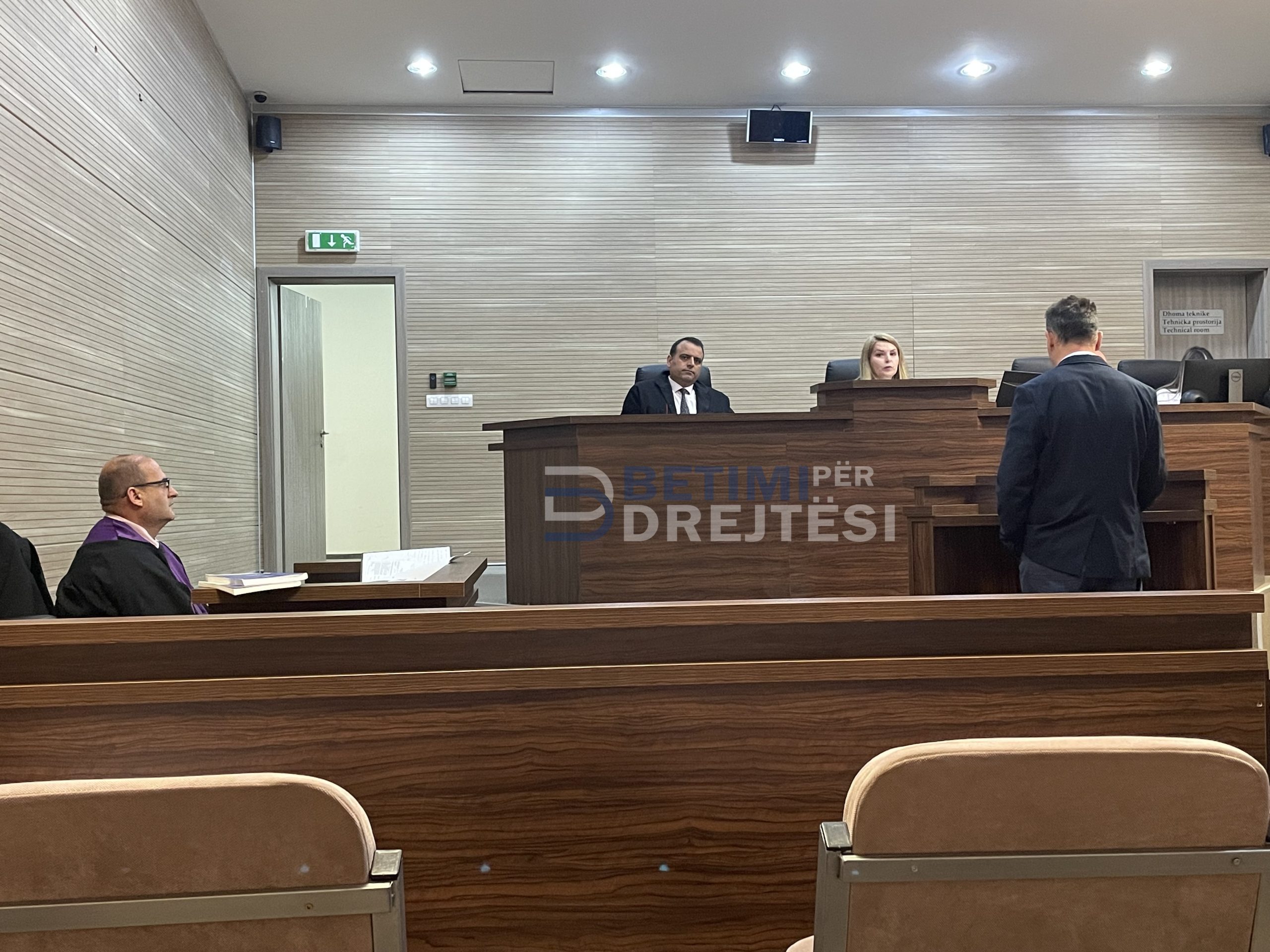 Zyrtari i KKTK-së i akuzuar për korrupsion thotë se asnjë prej ...