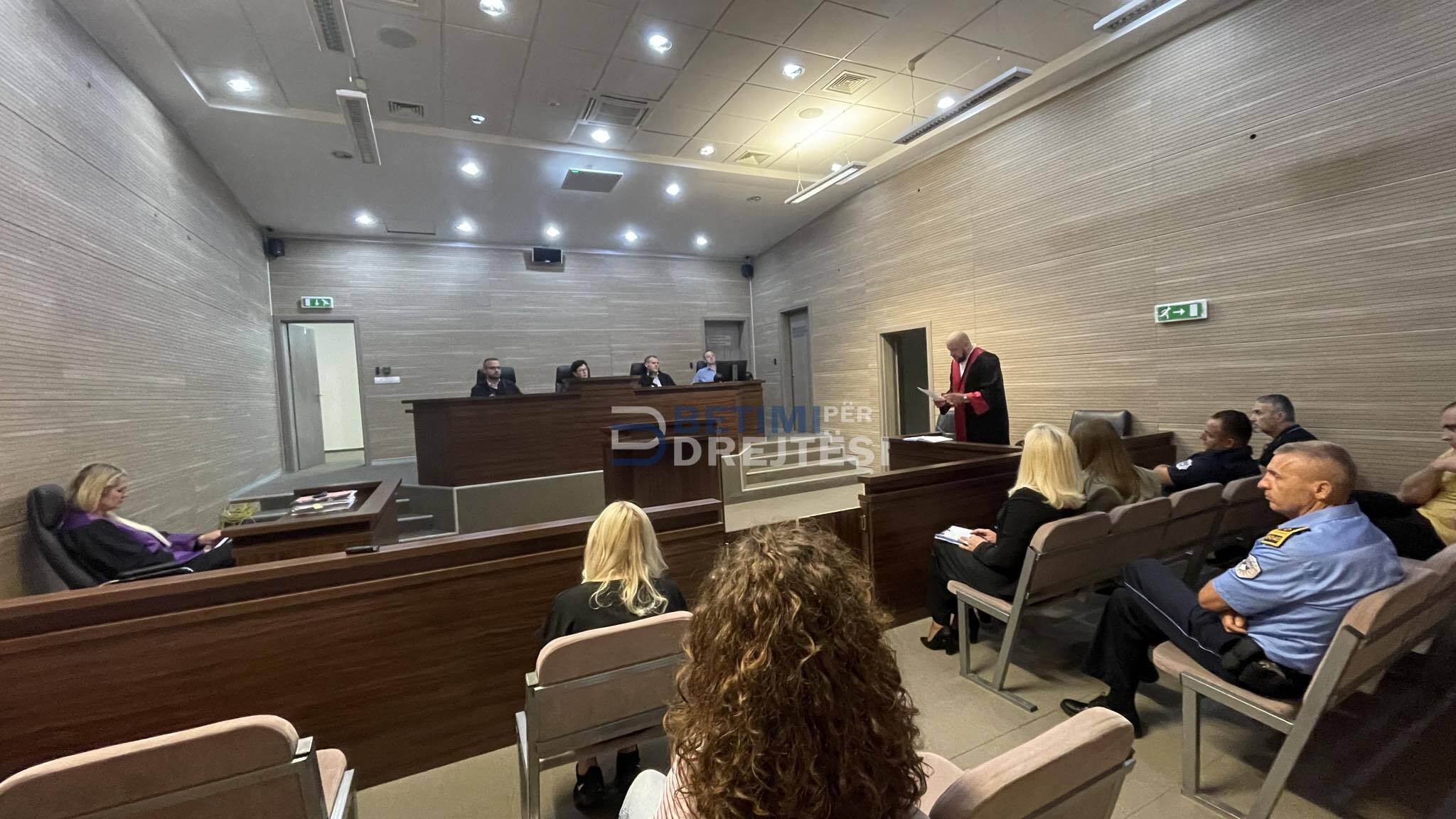 Prokurorja thotë se i akuzuari është fajtor për vrasjen e vëllait ...