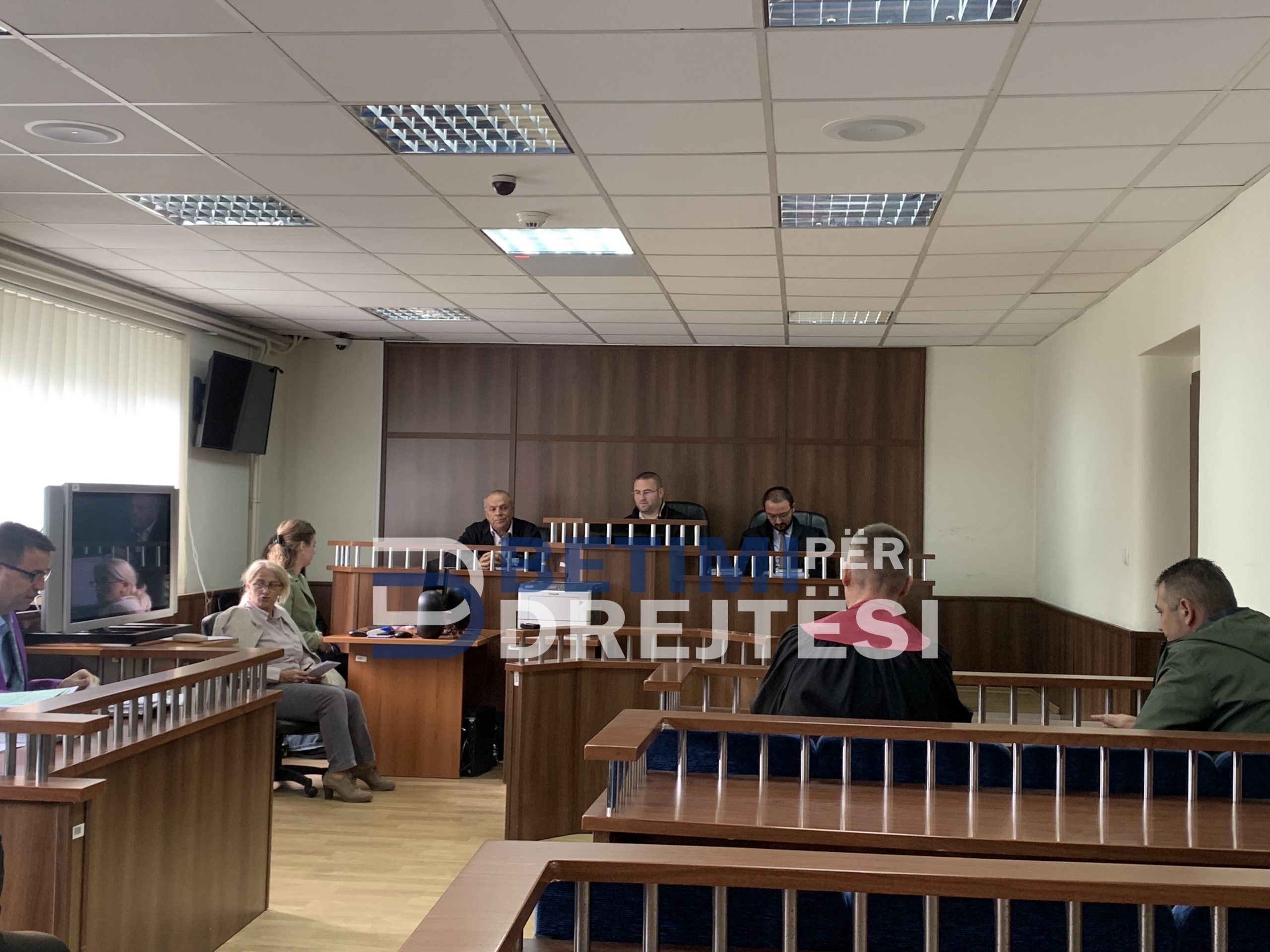 Zyrtari policor: S’kishim të drejtë, por i lejuam ta kalojnë kufirin ...