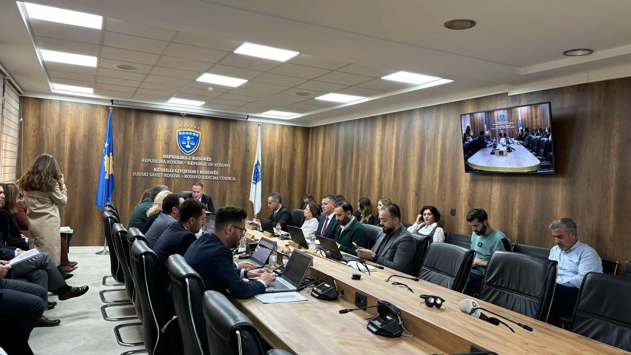 Gjykatësit Dardan Kadolli dhe Donikë Dobruna caktohen anëtarë të ...