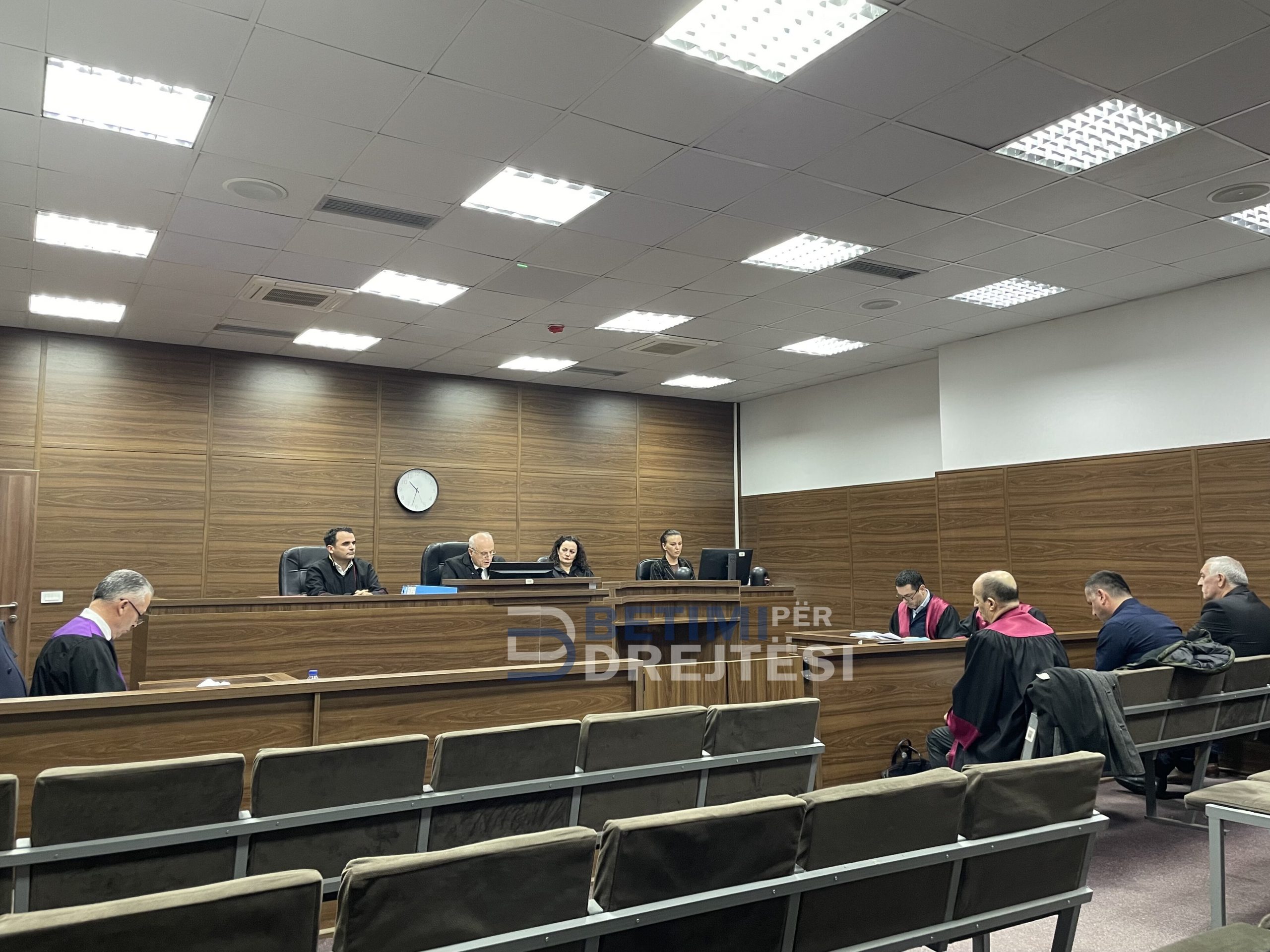 Mbrohen në heshtje dy hetuesit e DHKEK-së dhe kryeinspektori i ARC-së ...