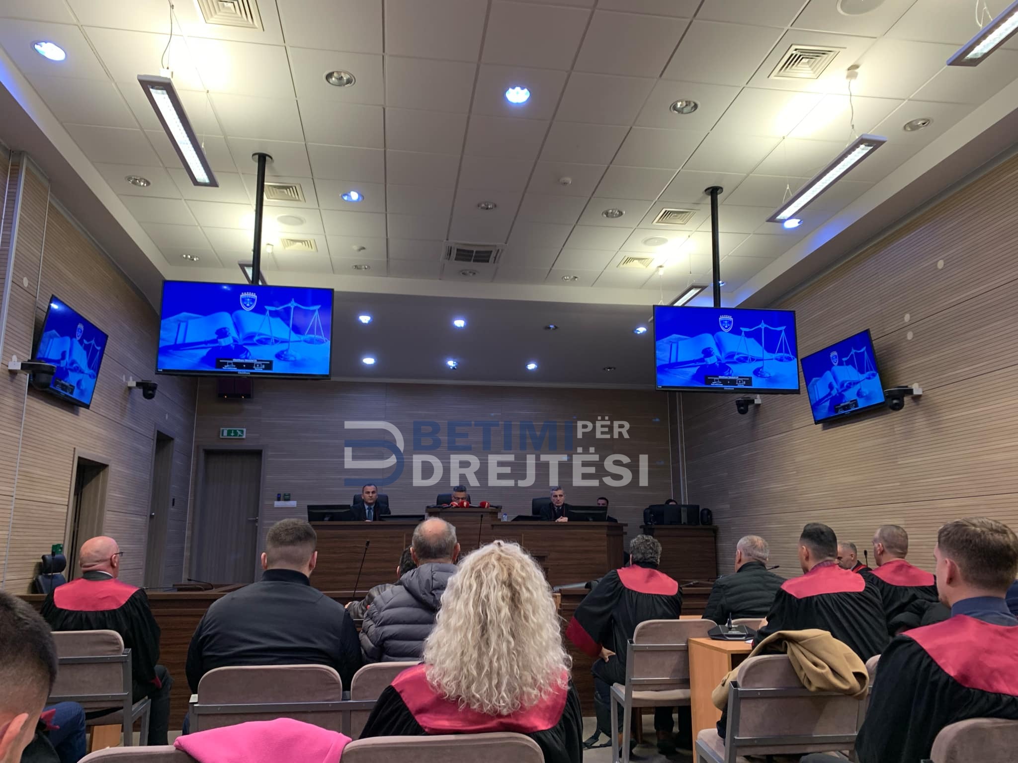 39 vjet burgim dhe 260 mijë euro gjobë për 9 të akuzuarit në rastin ...