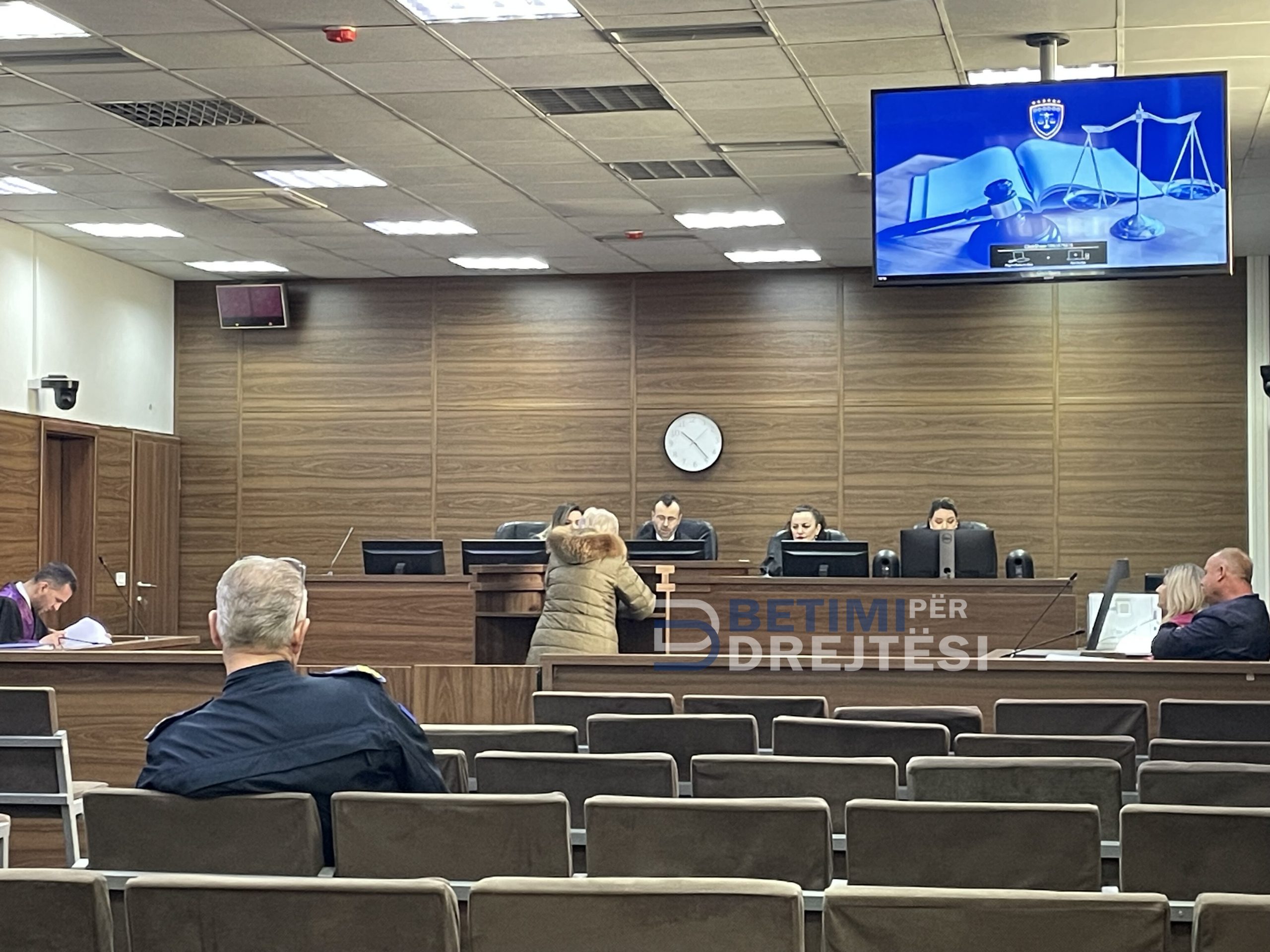 Gjykimi ndaj ish-kryeshefit të KRM “Uniteti” në Mitrovicë, dëshmitarët ...