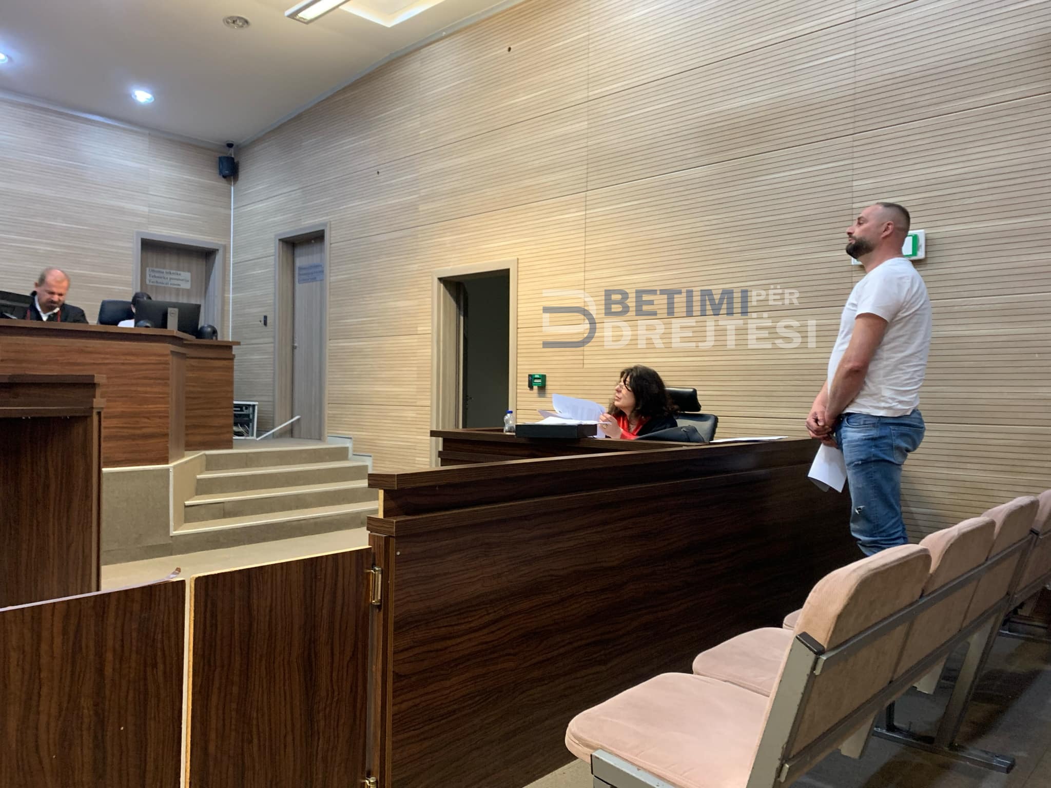 Edhe në rigjykim, zyrtari korrektues deklarohet i pafajshëm lidhur me ...