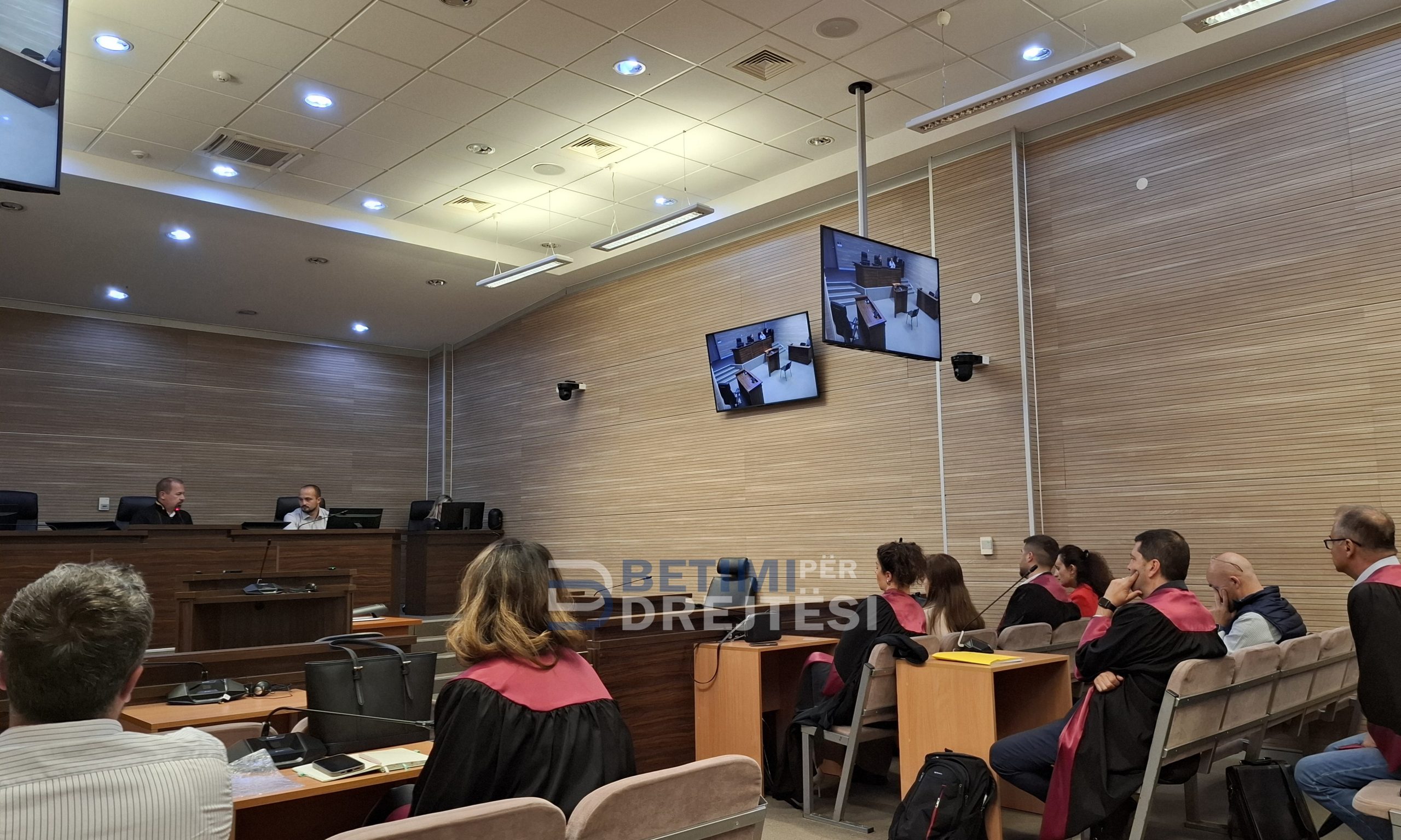 Mbrojtja pa shkresa të lëndës, shtyhet sërish seanca ndaj katër mjekëve ...