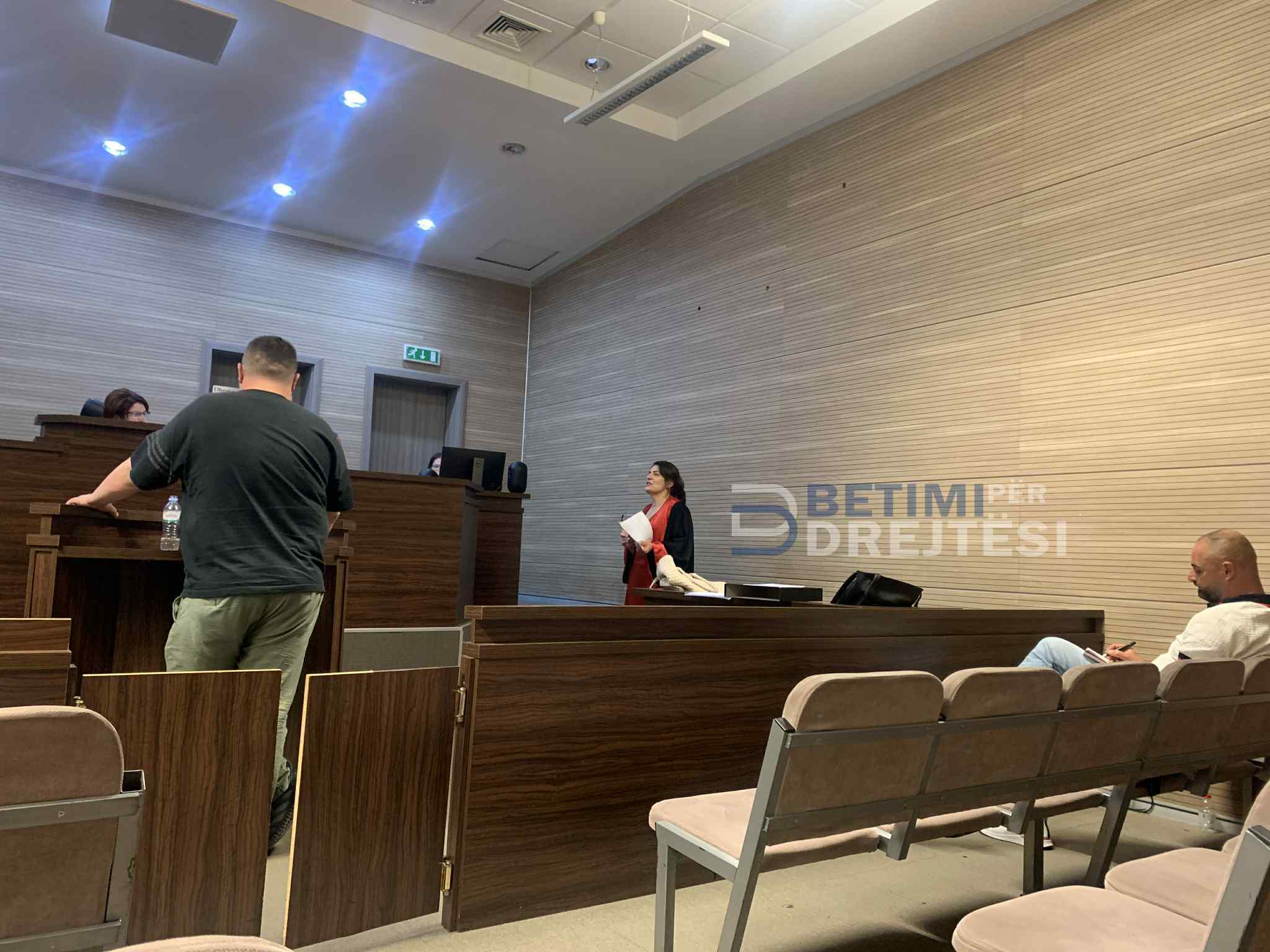 Gjykimi ndaj zyrtarit korrektues, dëshmitarja thotë se bashkëshorti i ...