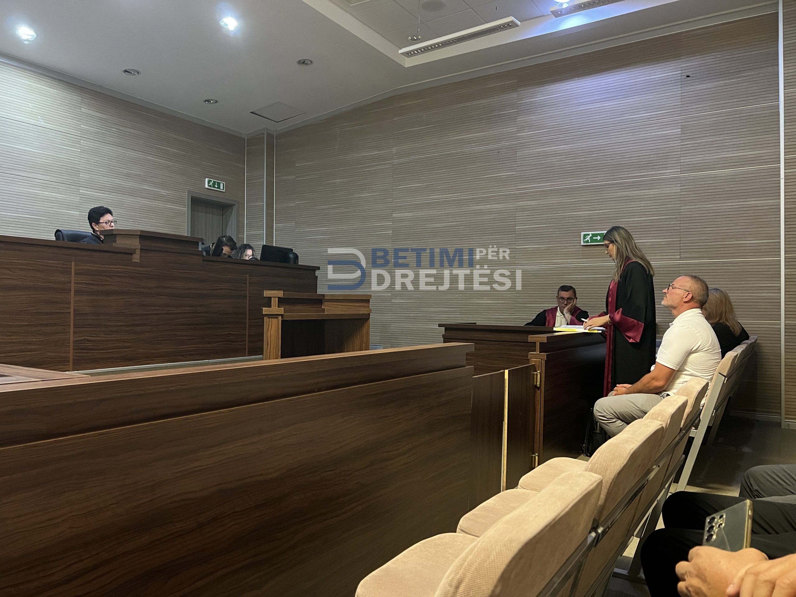 Prokurori thotë se u vërtetua fajësia e tre zyrtarëve të Obiliqit, mbrojtja kërkon aktgjykim ...