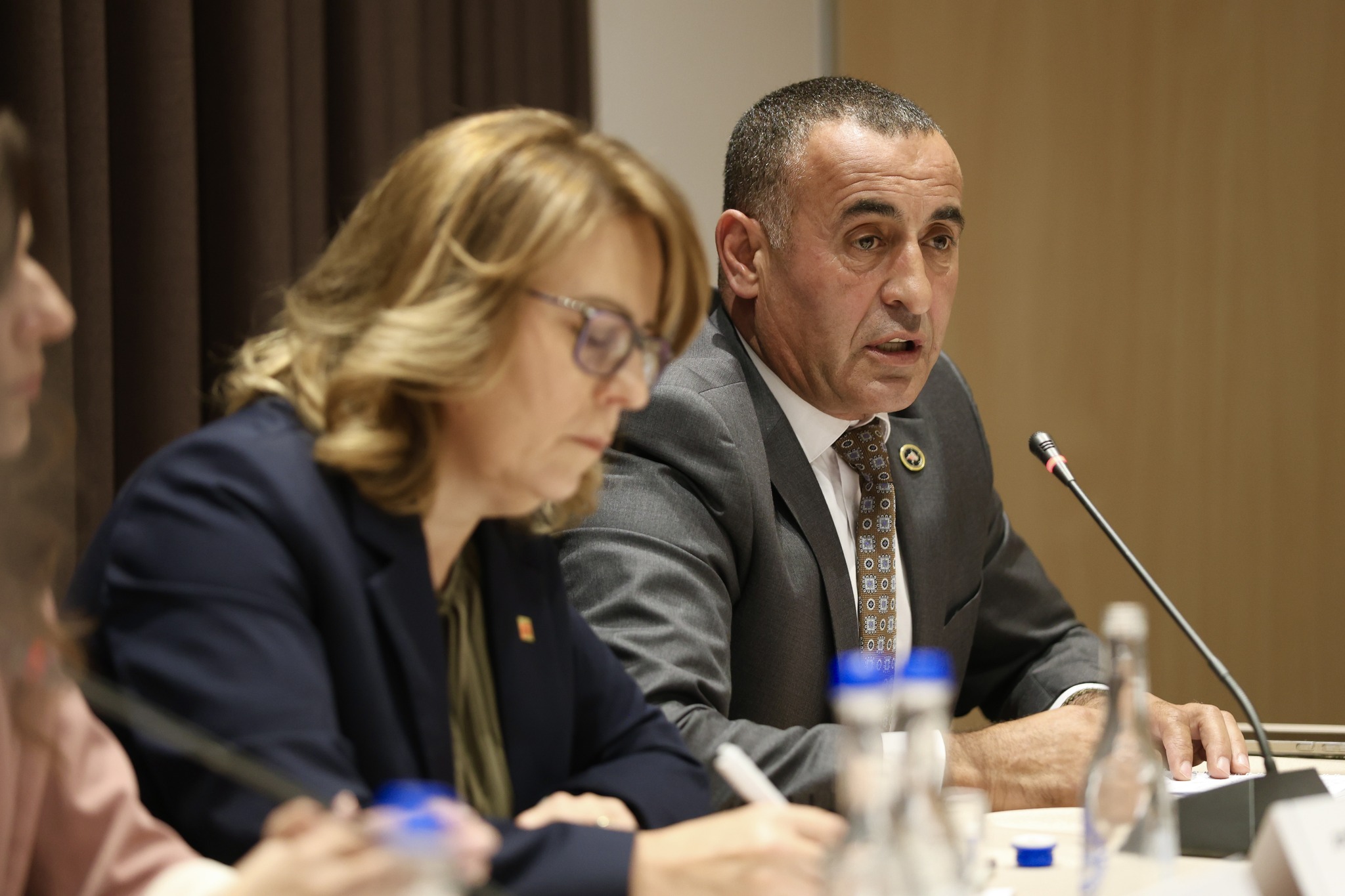 Brahimaj nga AAK: Interesi i Kurtit dhe deputetëve të tij është të ...